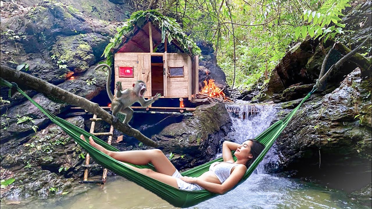 How to Build a Relaxed Life Harvesting Wild Berries to Sell for Money | Life Off the Grid - YouTube