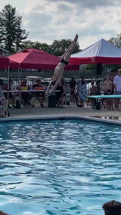Nationally Ranked Diver Does Back Dive Tuck 201C Level of DD 1.6 1m ...