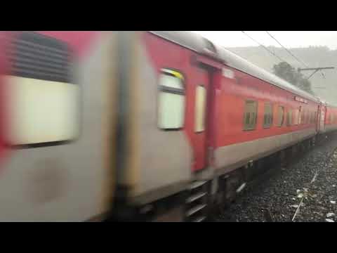 22221 CR Rajdhani SF Express - YouTube