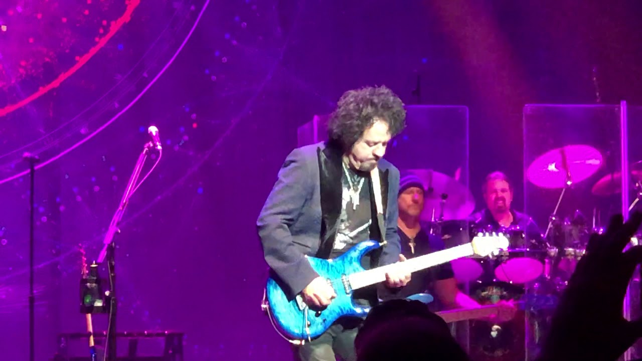 Toto Performing English Eyes & Jake To The Bone at The Met Philadelphia ...