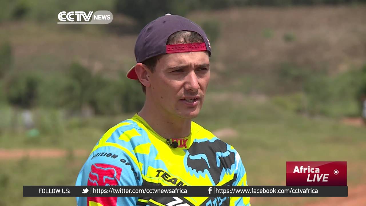 South African rider Nick de Wit thrills Ugandan fans - YouTube