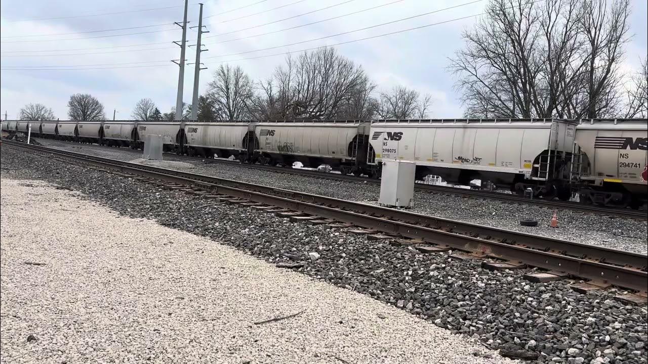 NS 55W at the Lewis Center Road railroad crossing in Lewis Center Ohio - YouTube