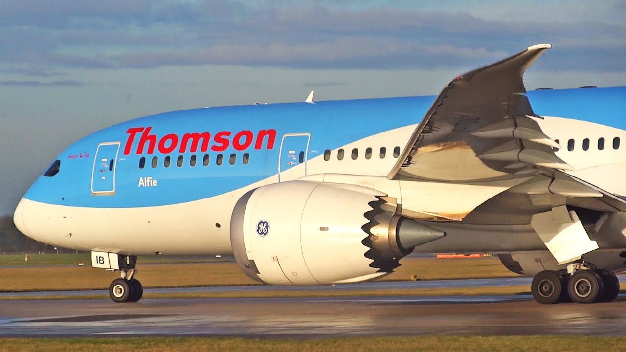 Sunrise Departure Thomson Boeing 787-8 Dreamliner at Manchester Airport ...