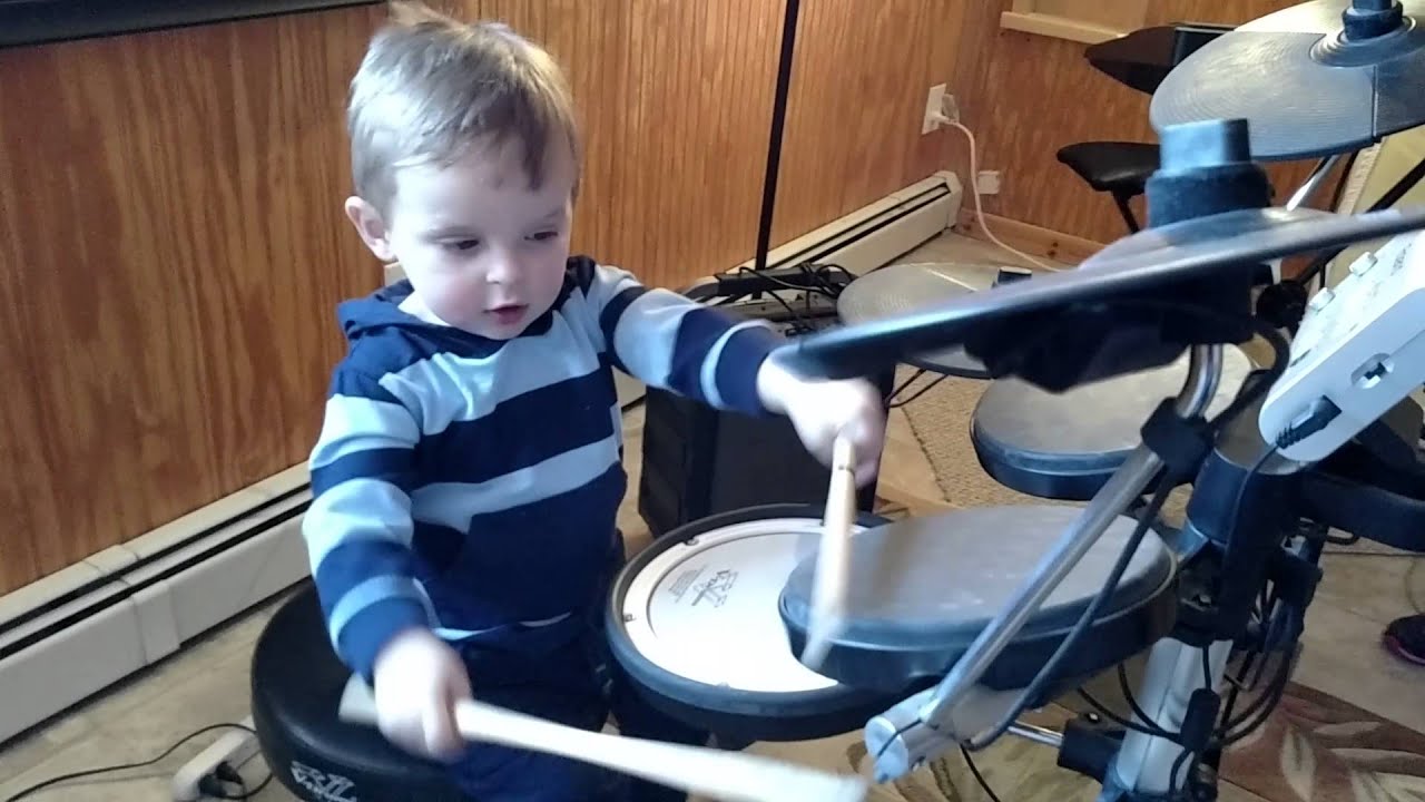G2 playing the drums - YouTube