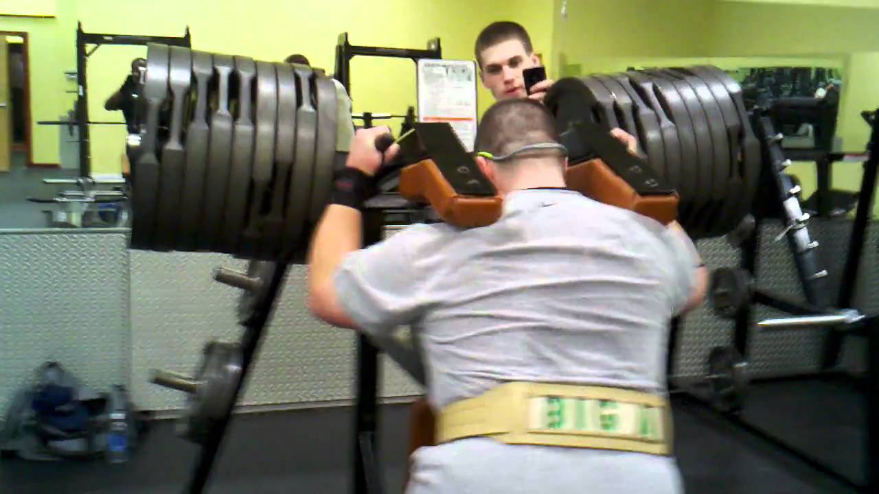 900 lb hack squat - YouTube