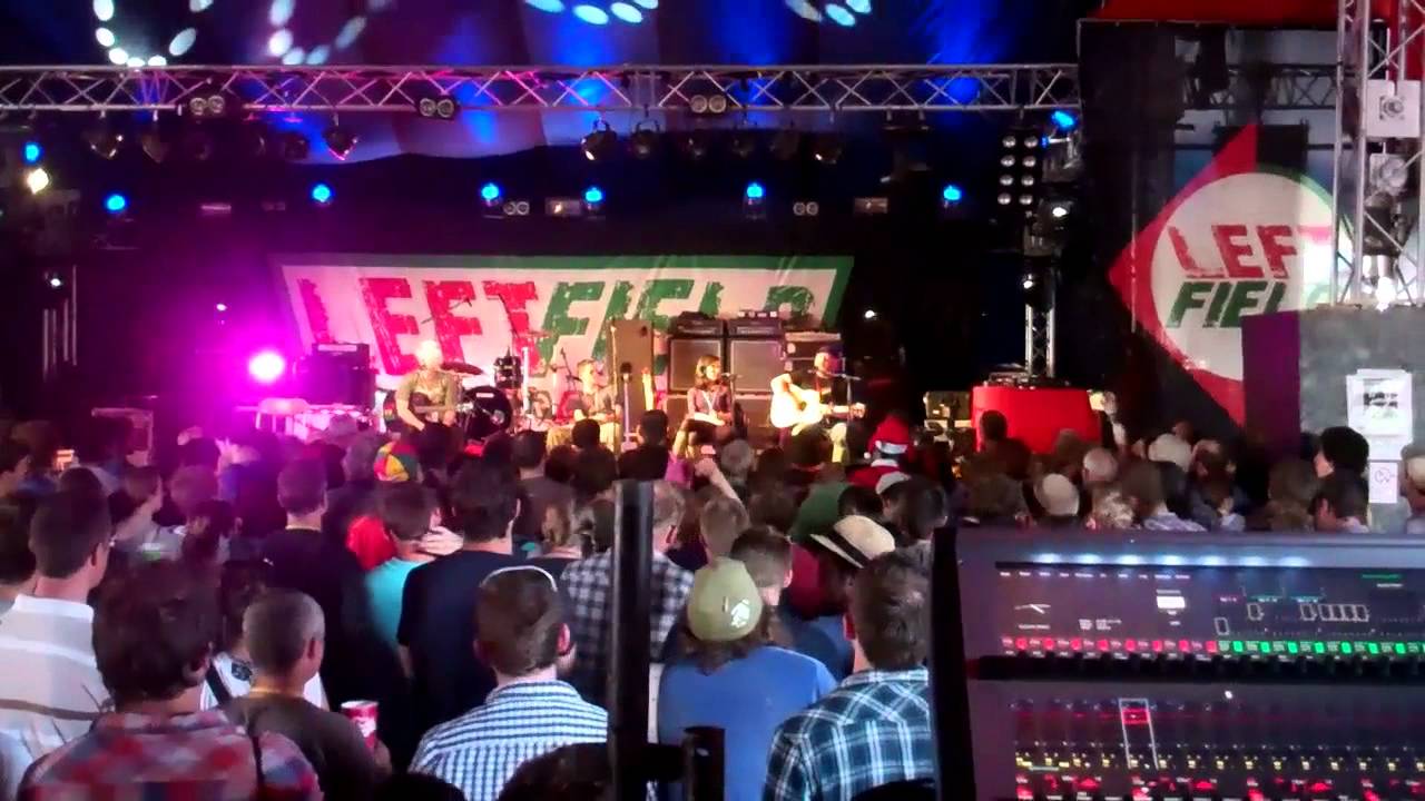 Paddy Nash - "Billy Bragg Jeans" Live at Glastonbury 2011 - YouTube