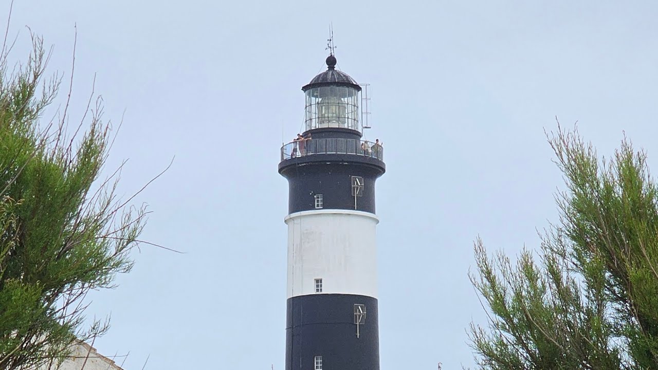 le phare de Chassiron - YouTube