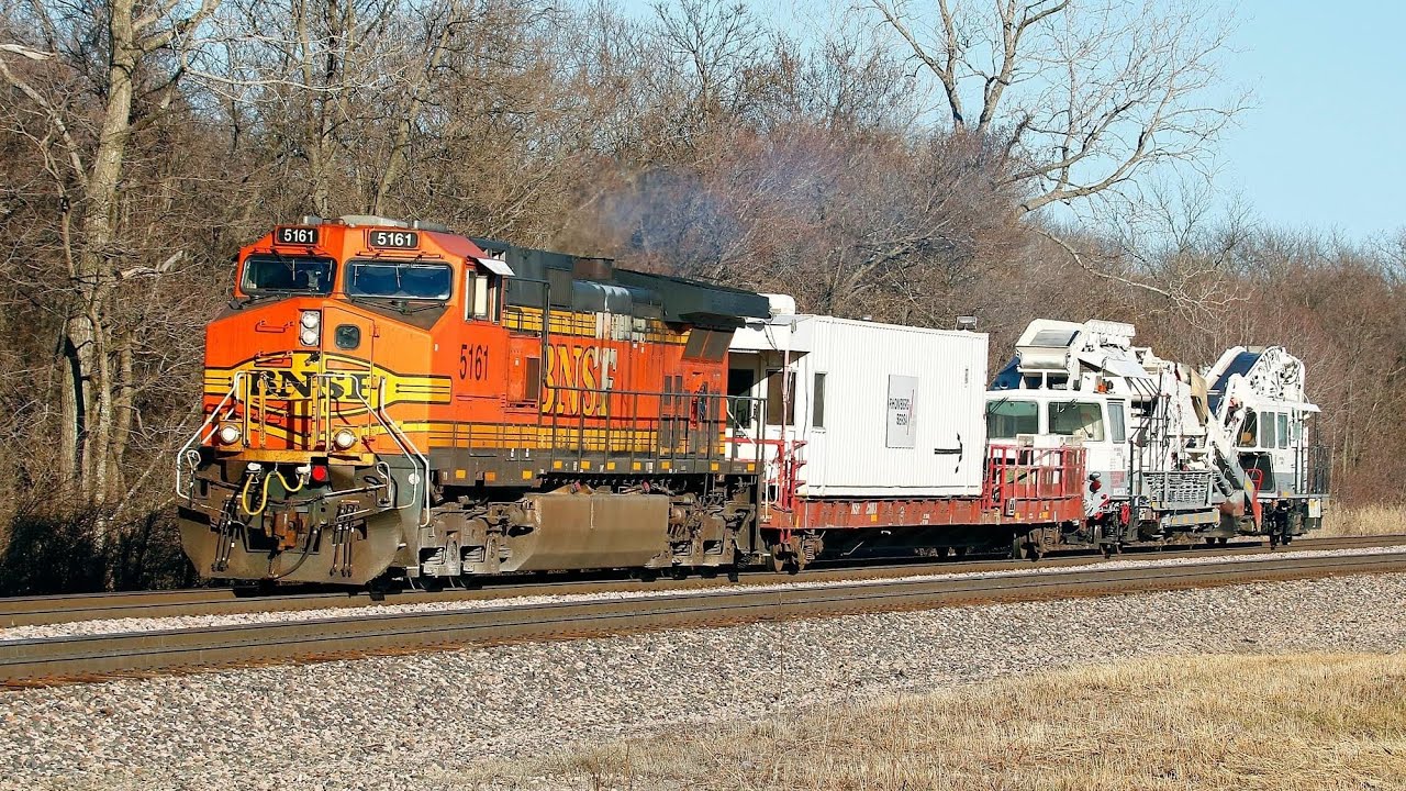 BNSF Unit Train with Ballast Cleaner - YouTube