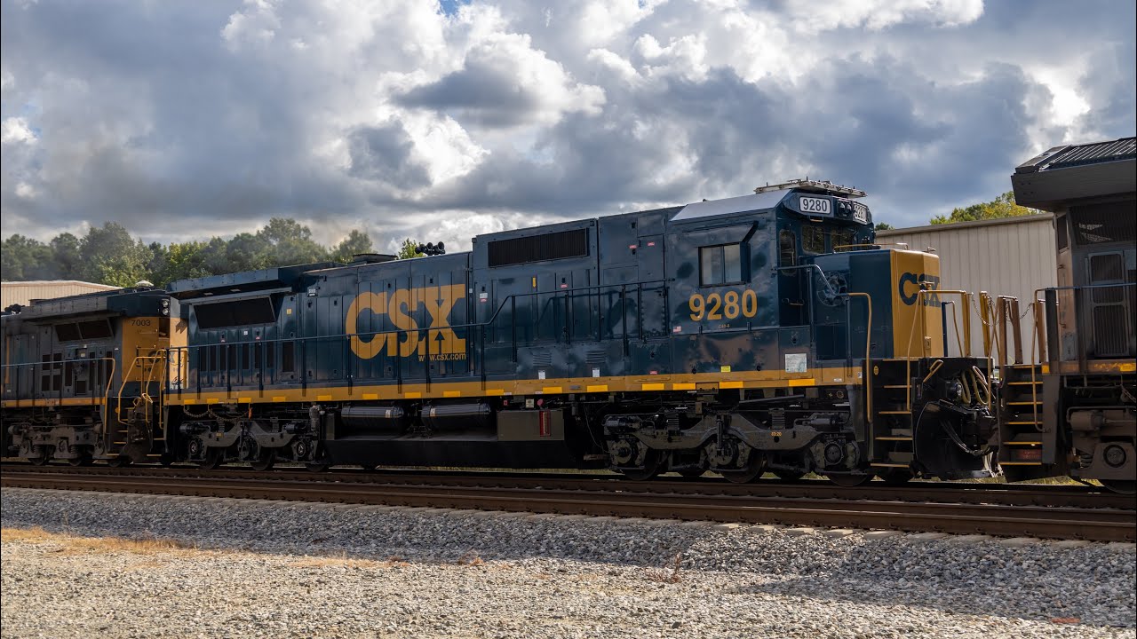 CSX C40-8 9280 and Y12206 Working Industry at Lakeside, VA 9/6/2022 ...