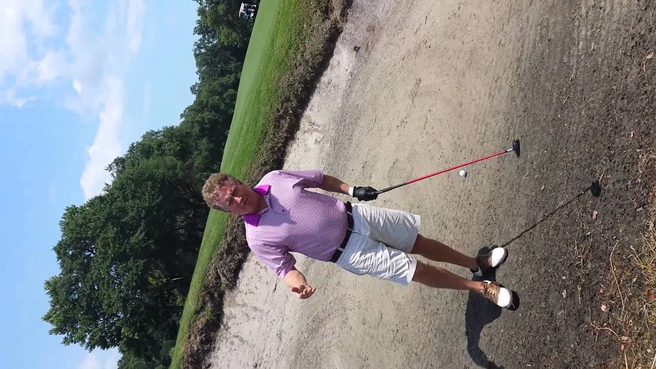 Alligator attacks at golf course - YouTube