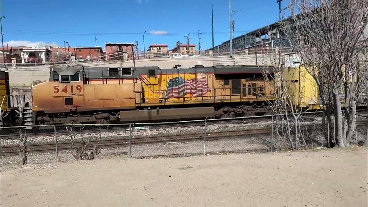 Union Pacific Manifest with Mid-Train DPU's on the Sunset Route in El Paso. - YouTube