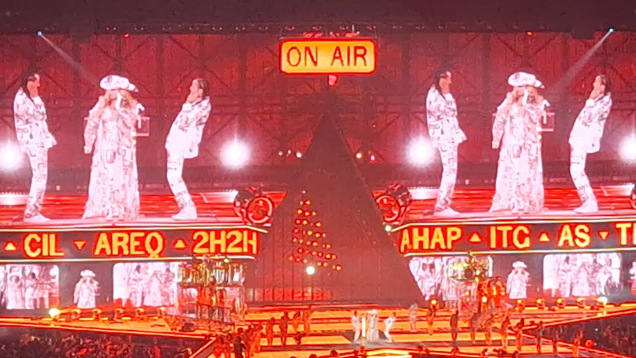 Beyoncé - AMERICA HAS A PROBLEM/ SPAGHETTII (Live) - Cowboy Carter Tour ...