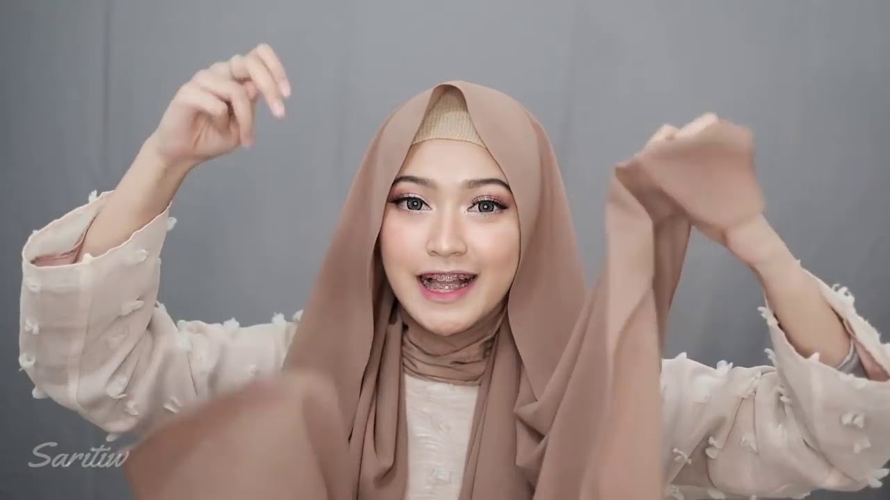 SIMPLE HIJAB TUTORIAL MENUTUP DADA Noureen - YouTube