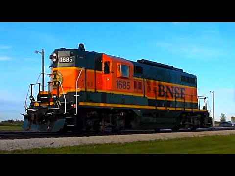 High-Hood GP9 BNSF 1685 Putting Away the 100+ Year Old Prairie Dog Central Railway Coaches - YouTube