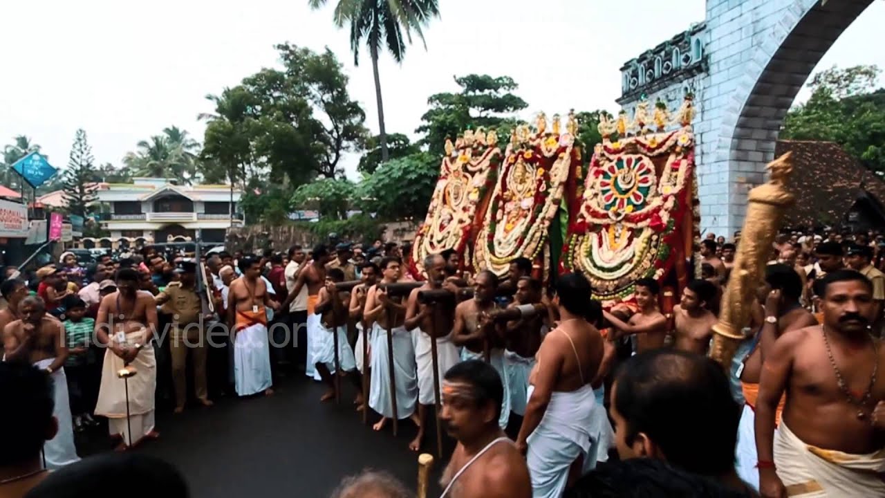 Ceremonial Arattu procession of Lord Padamanbha | Sree Padmanbhaswamy ...