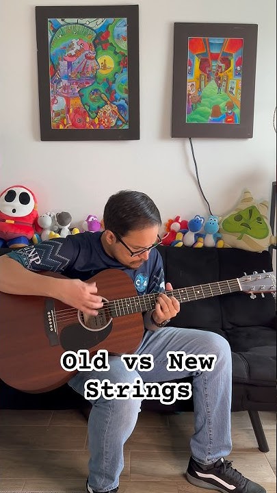 Old strings vs new strings on acoustic guitar - YouTube