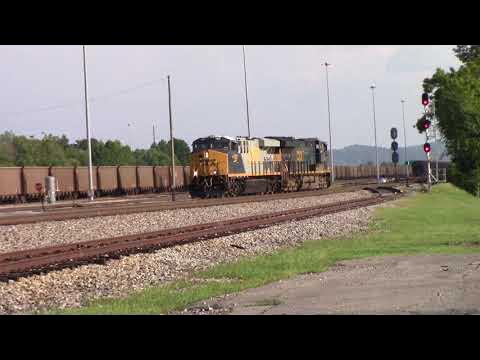 CSX #1850 (L&N heritage unit) moves around in Corbin yard - YouTube