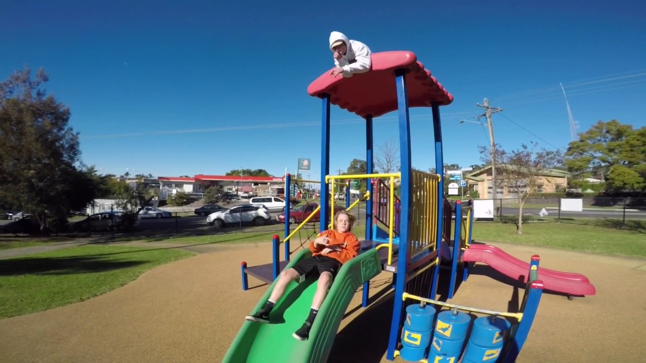 Nathan and Jett learn how to Bri - YouTube