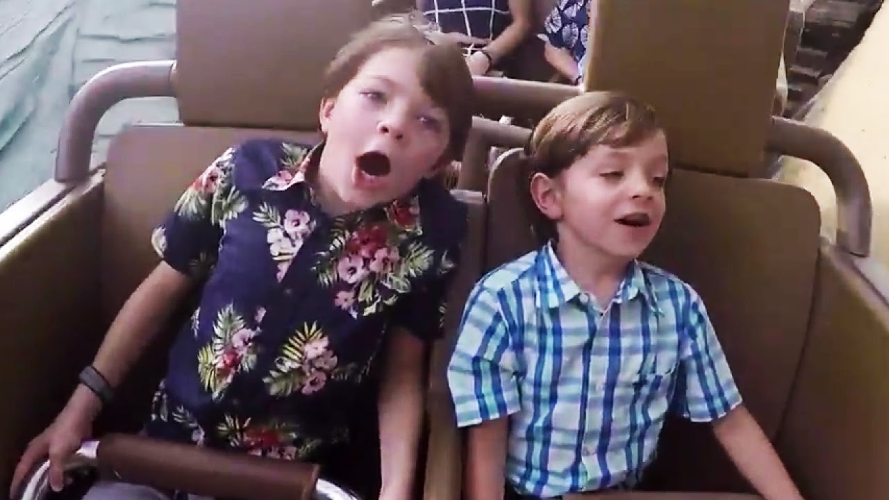 Oakes Fegley, de Mi Amigo el Dragón visita Walt Disney World - YouTube