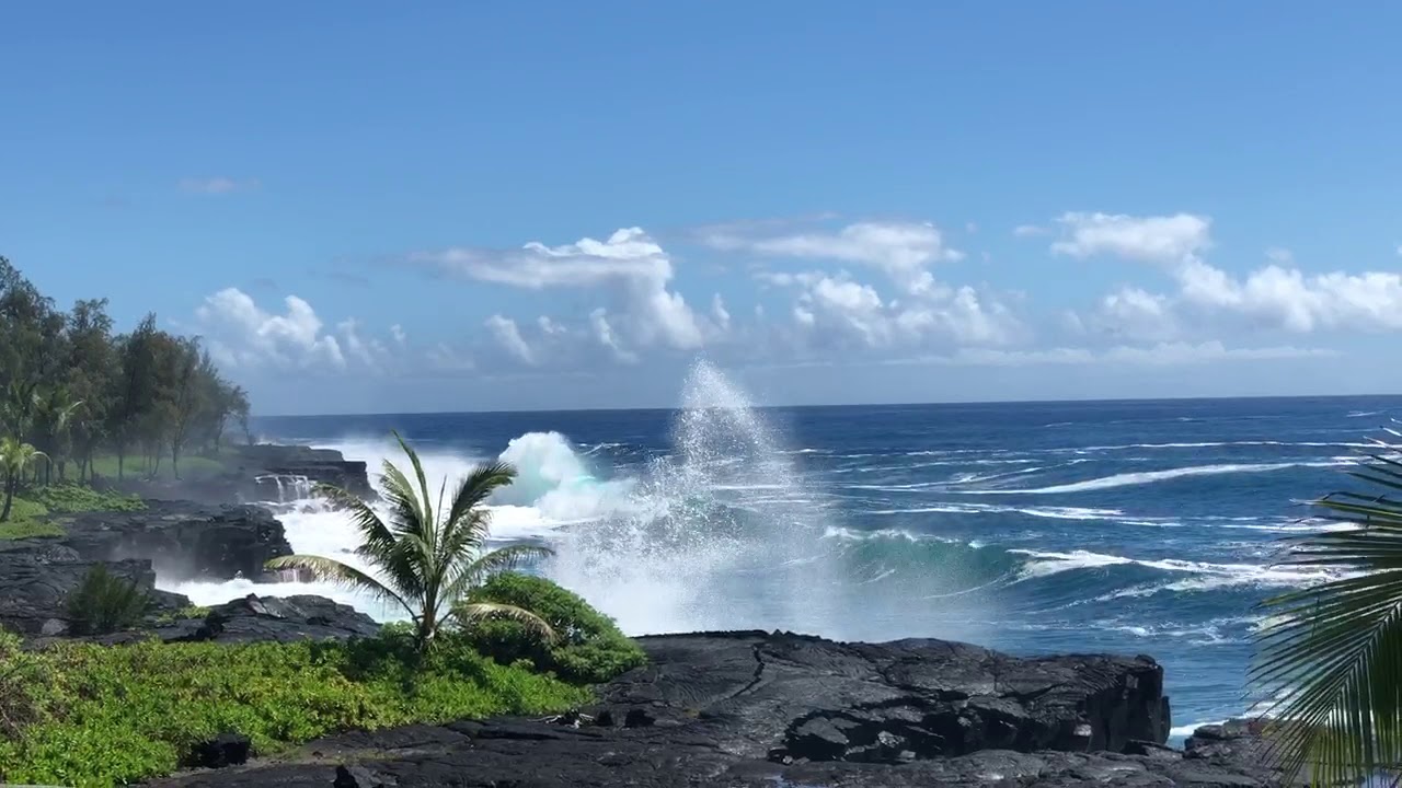 Midday waves at Pali Hale on the Big Island of Hawai'i - YouTube