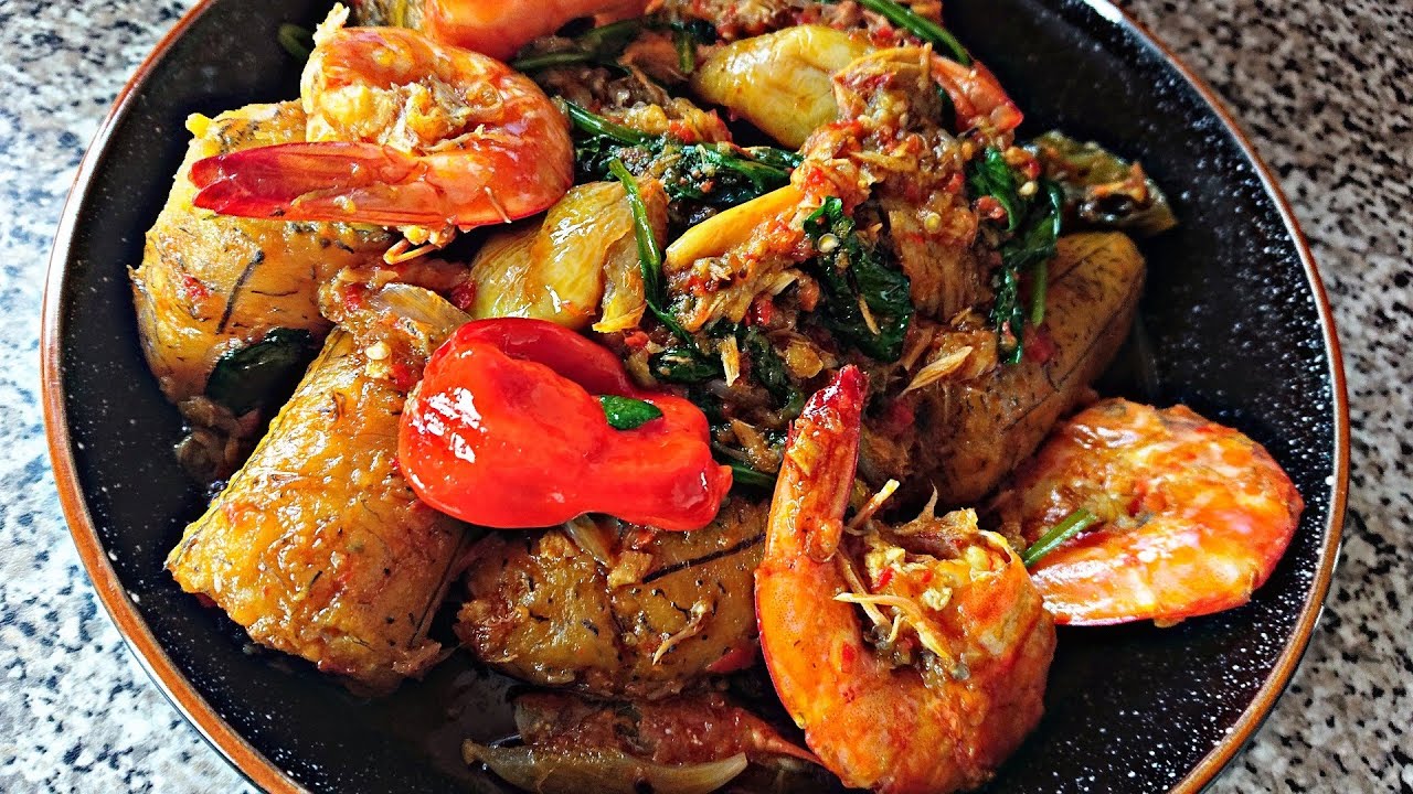 Akpessi, ragout de banane plantain - YouTube