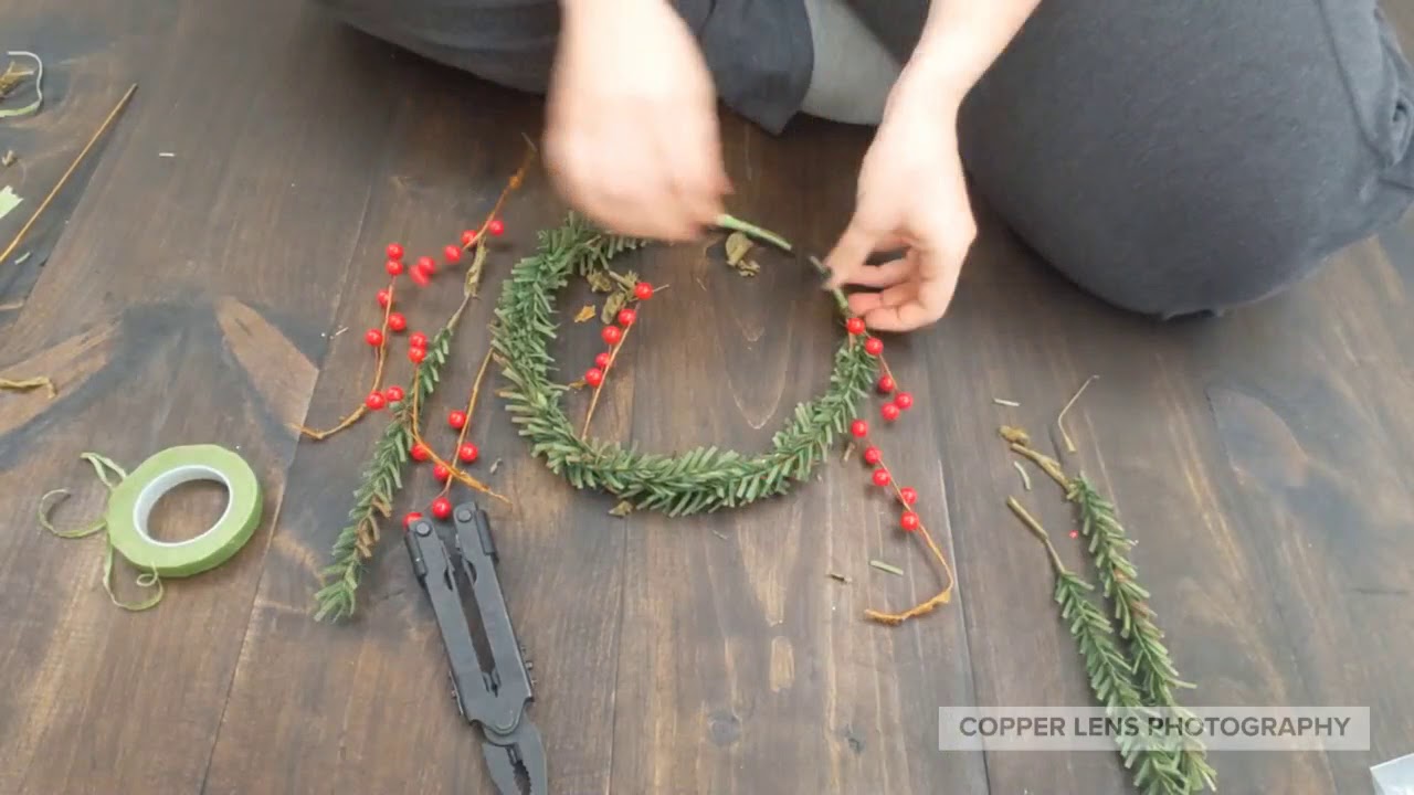 DIY Holly Crown For Christmas Photos - YouTube