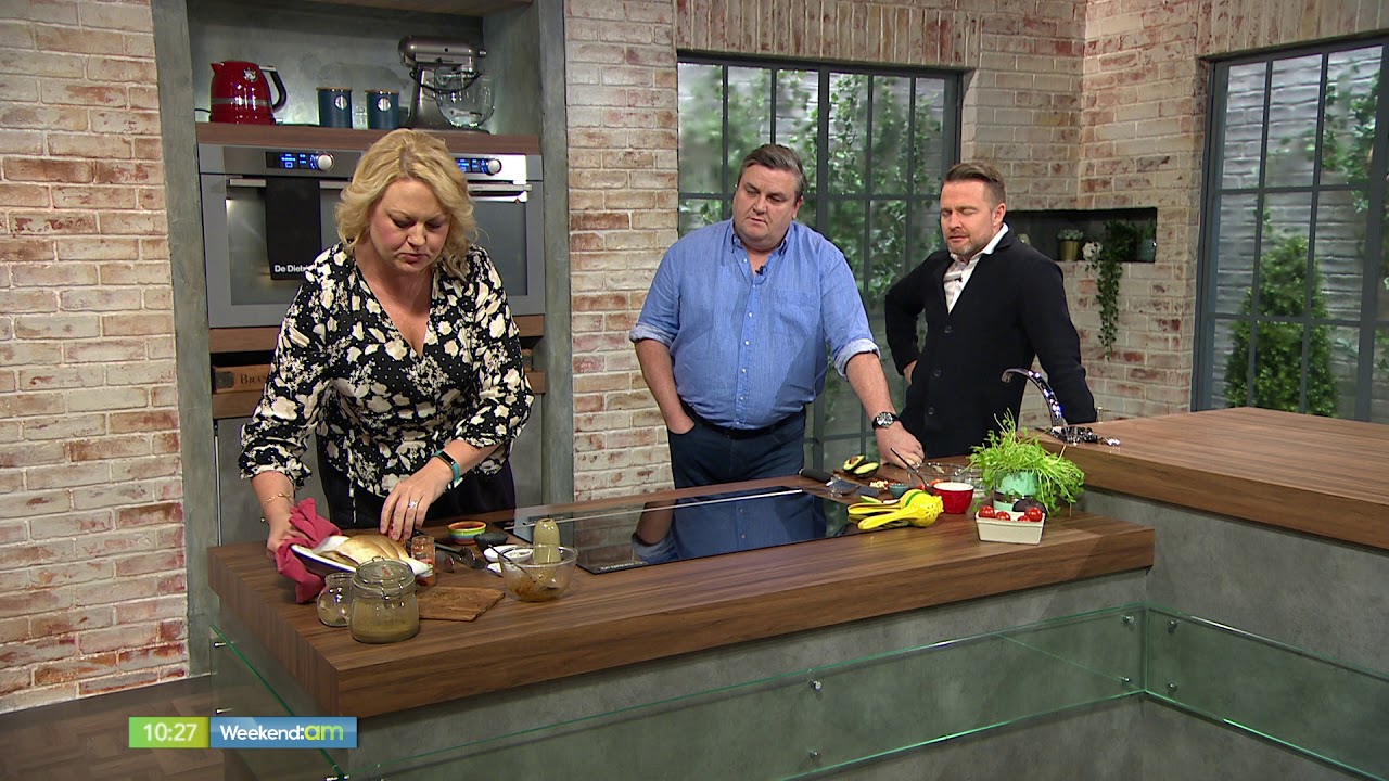 FISH TACOS WITH TARA WALKER - YouTube