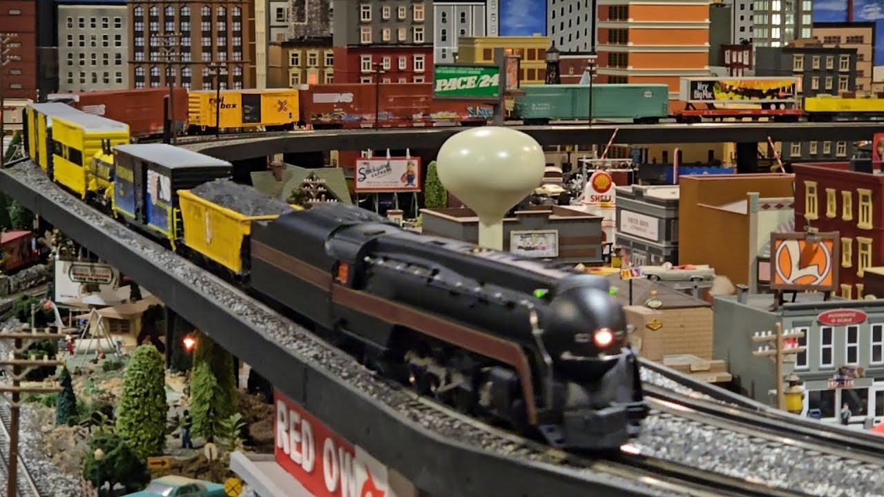 Lionel N&W 4-8-4 Class J #611 pulling a Freight Train at Corner Field ...