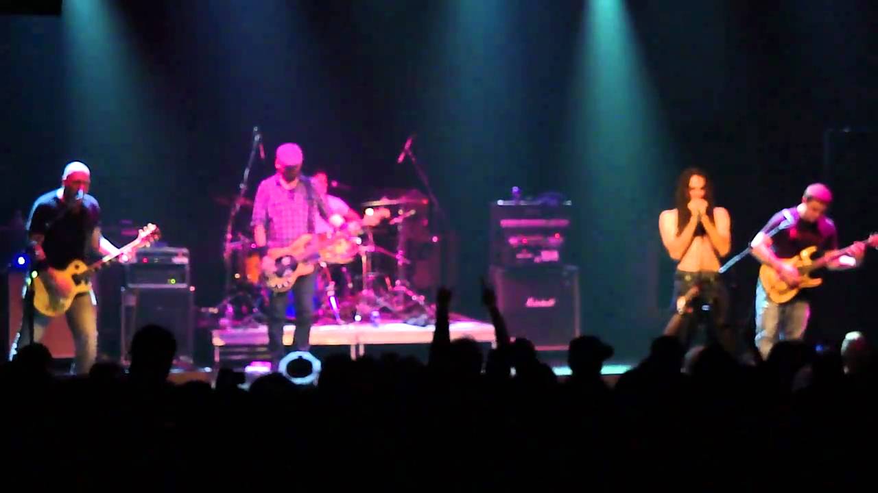 40 Below Summer - "Falling Down (Live @ Gramercy Theatre)" 11/12/10 ...