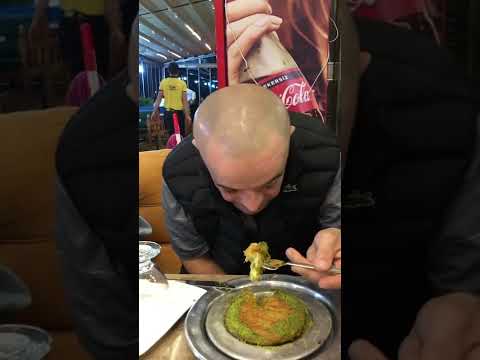 Erkan baba künefe yerken ağzını yaktı