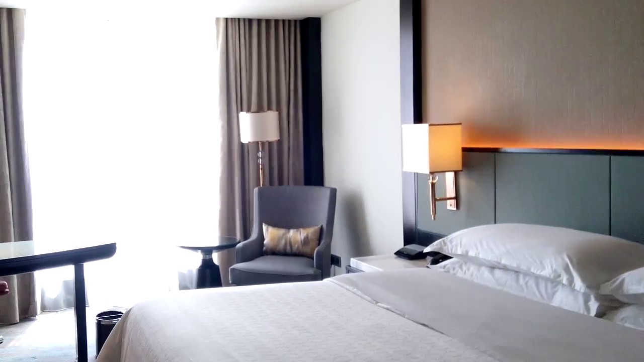 Deluxe Room Sheraton Grand Gandaria City Jakarta - YouTube