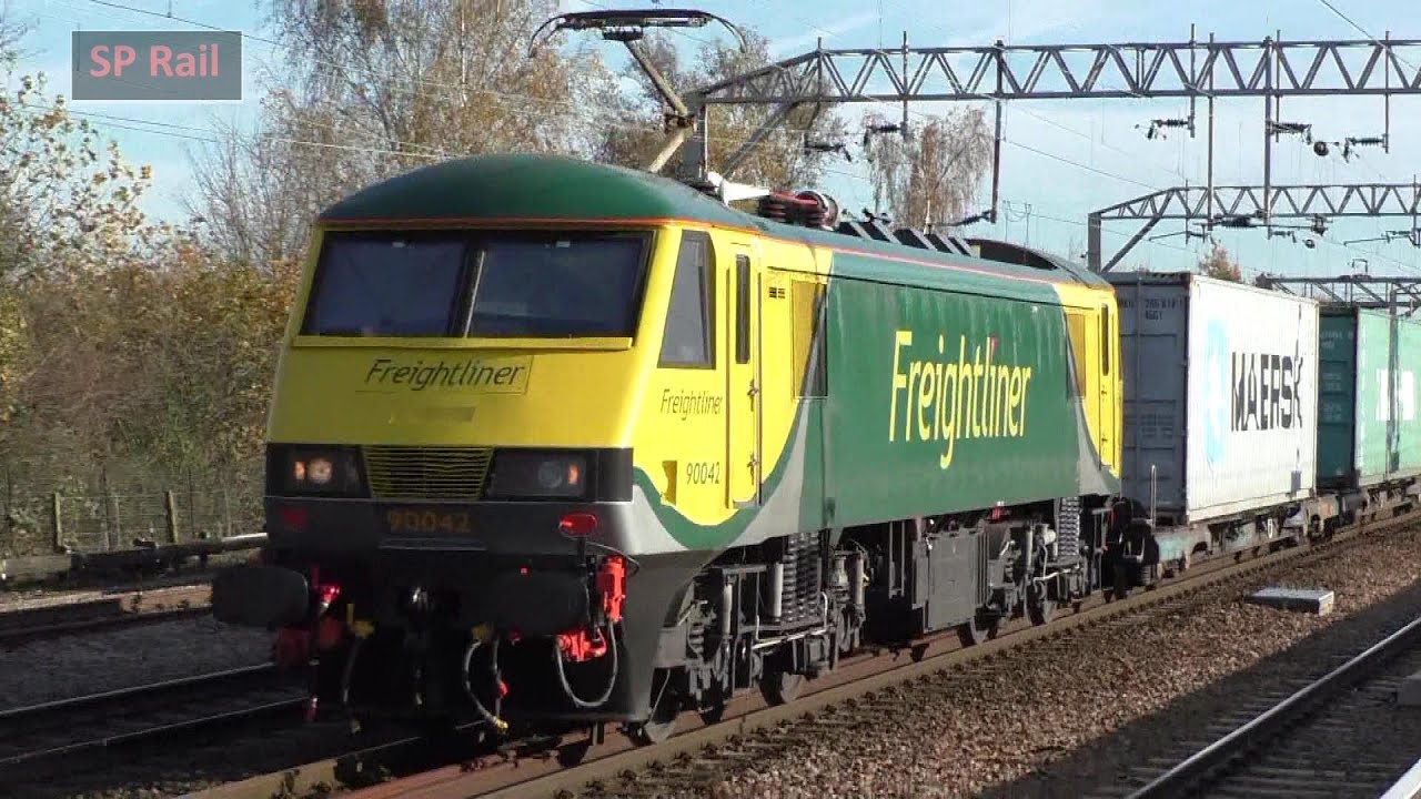 Class 90 Freight Locomotive - YouTube