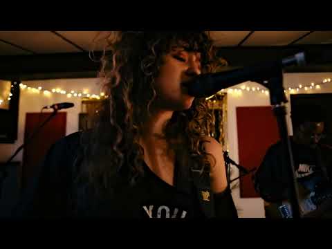 Mother's Eyes - Robyn Banks (Live Session)