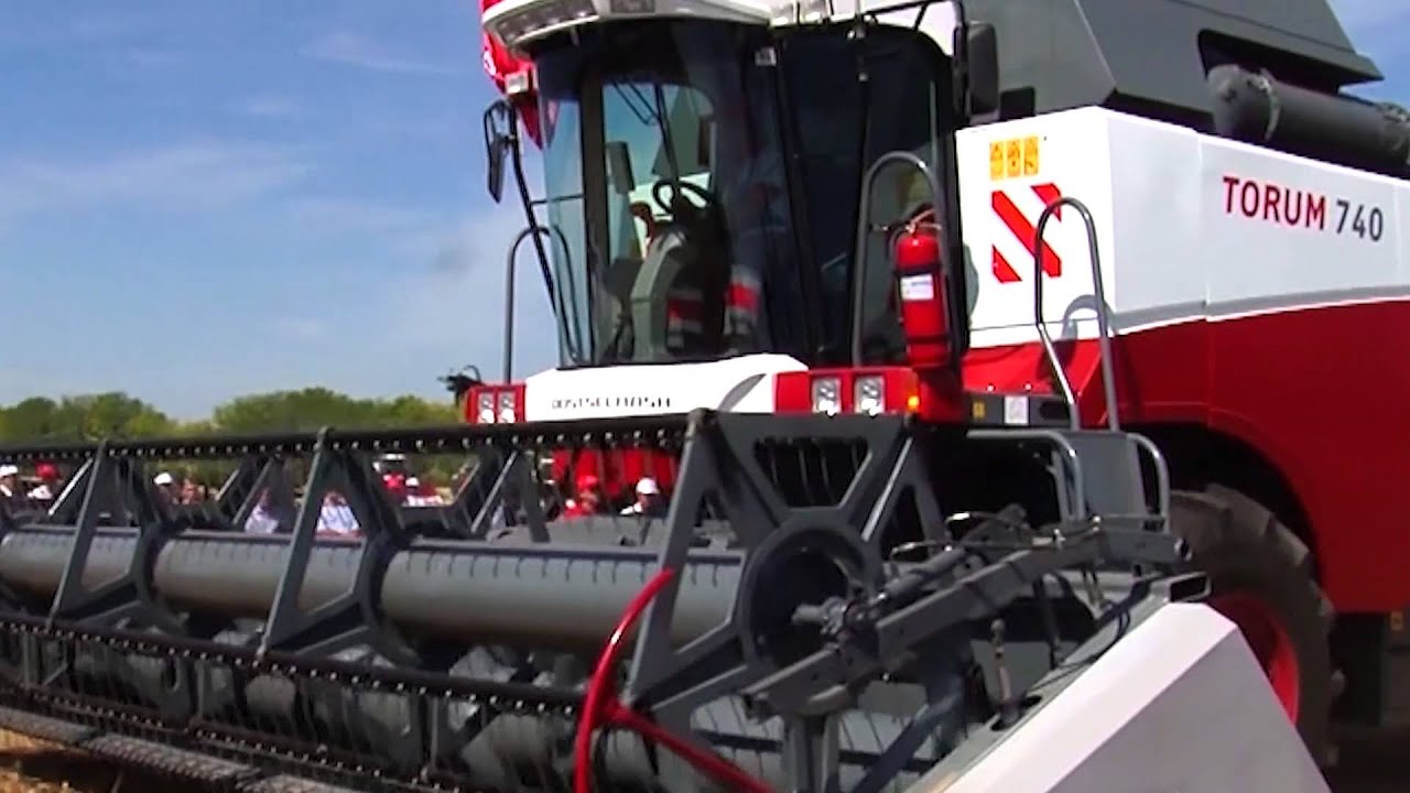 Зерноуборочные комбайны TORUM 740 - YouTube