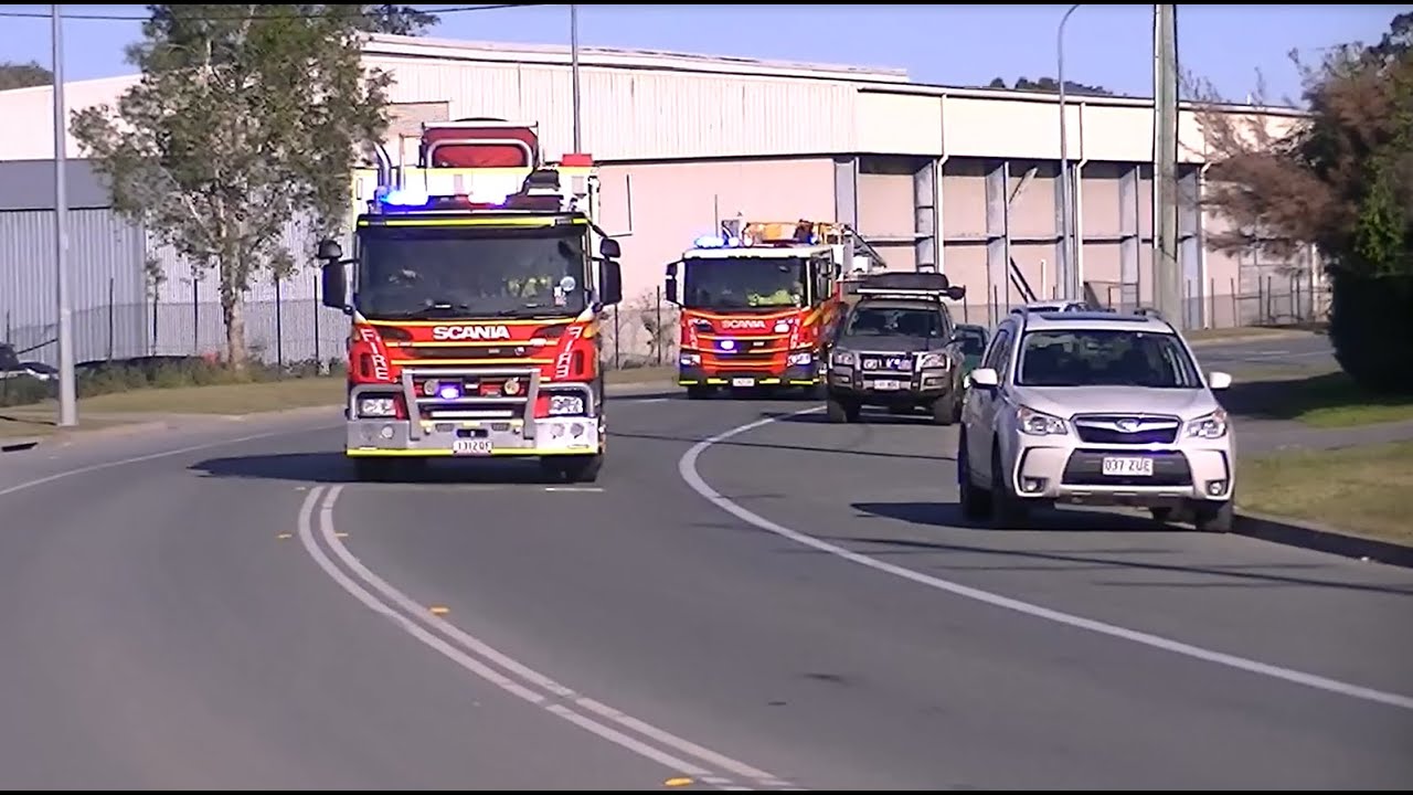 //QFRS// New 635A and 635L Responding to fire call. Lima turnout from ...