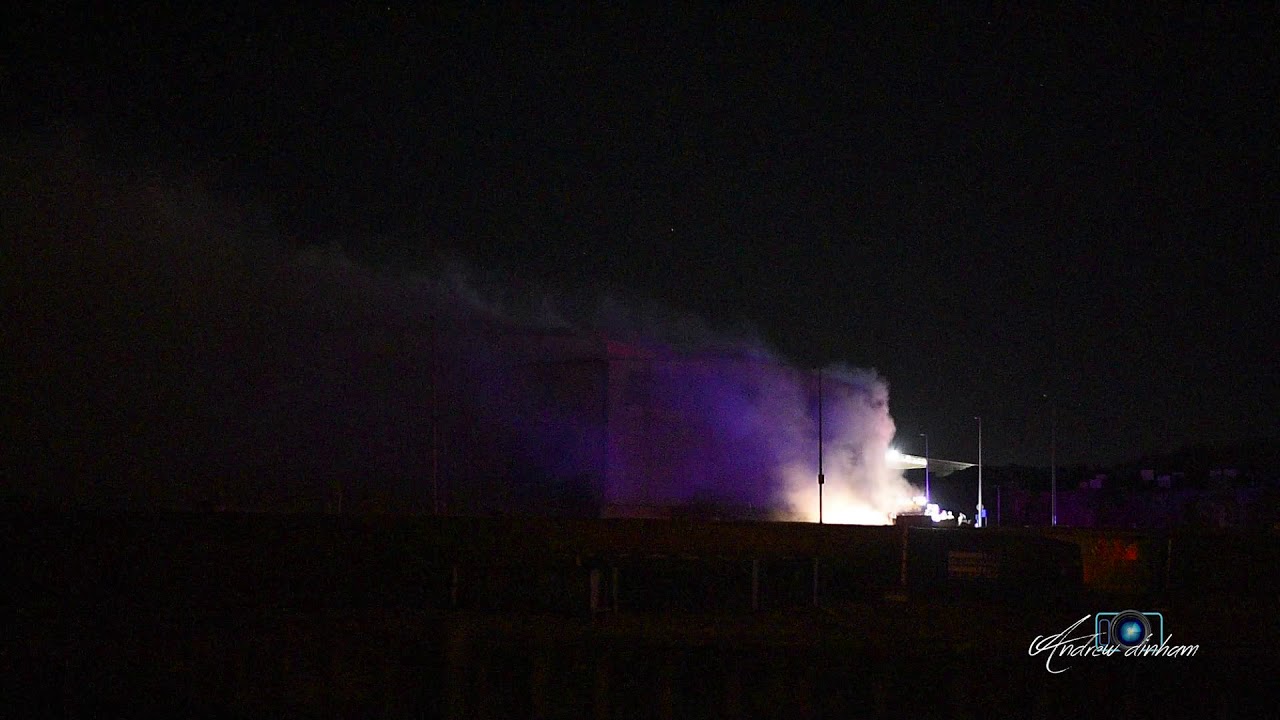 RAW: Pacific Waste Fire in Wingfield, Adelaide - YouTube