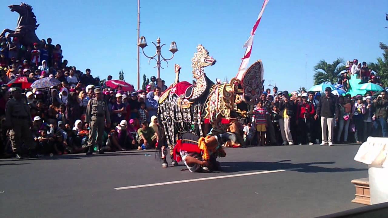 Pawai budaya Tuban 2012 -Jaran Jenggo 2 of 2 - YouTube