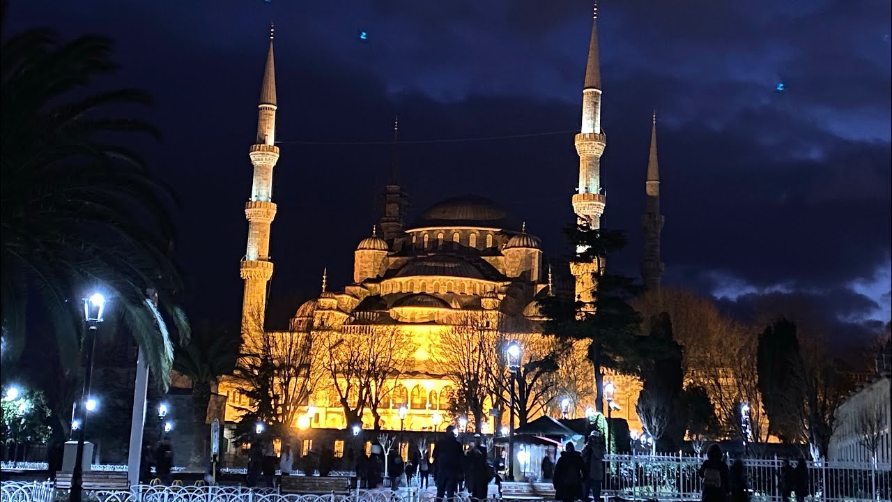 Guide to Istanbul: blue mosque and the hippodrome / sultanahmet square ...