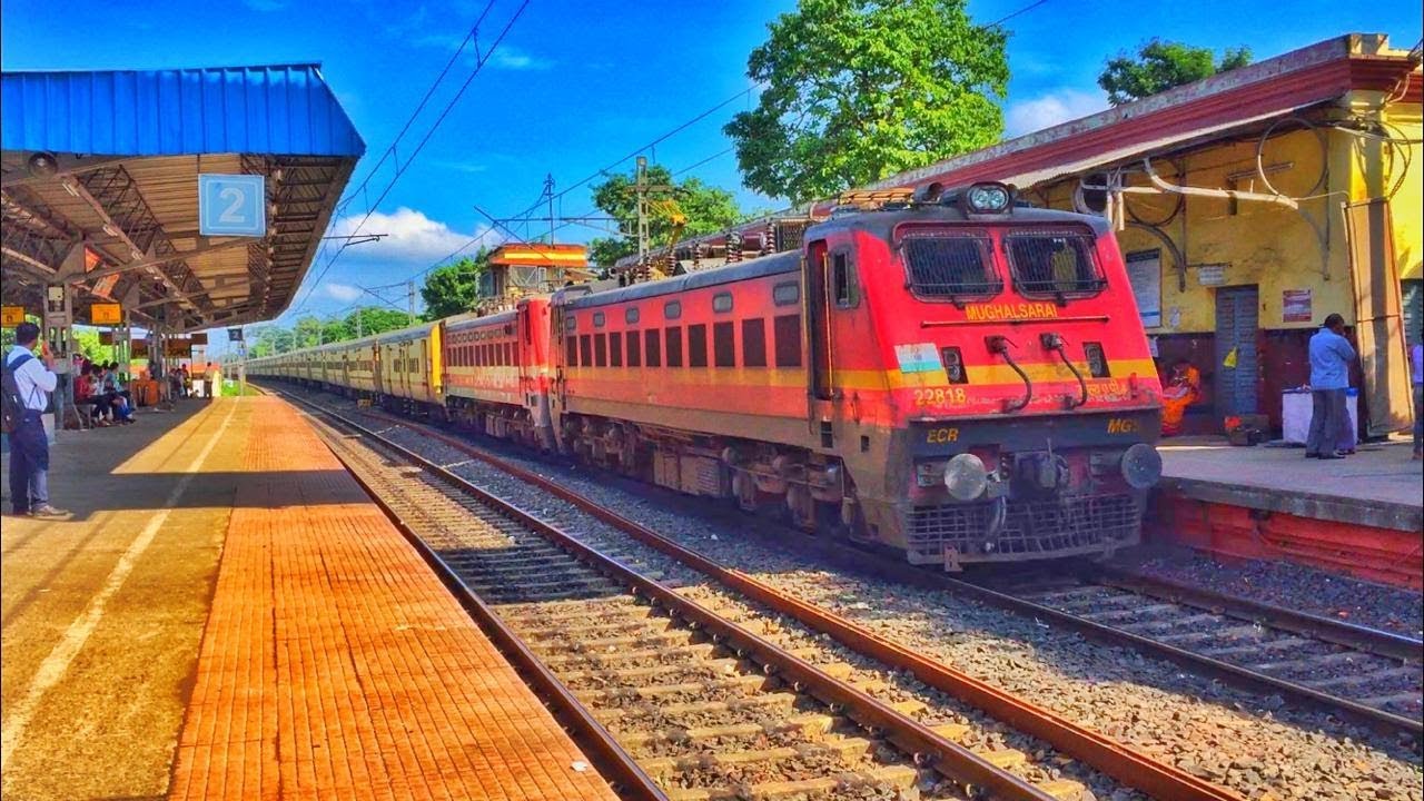 INDIAN RAILWAYS : HONKING WAP4 PULLING Dramaticaly HAULING "DOON ...