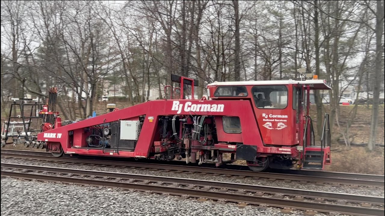 RJ Corman & Conrail MOW Vehicles At Piscataway - YouTube
