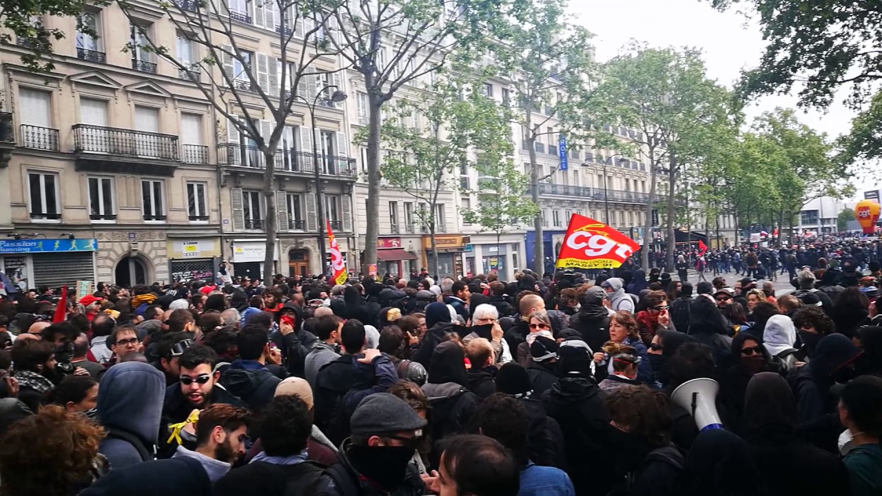 Manif 1er Mai 2017 - les CRS bloquent Bastille - YouTube