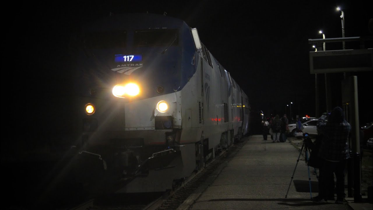 Amtrak 48 arrives at Waterloo at CP 367 with awesome K5LA! - YouTube