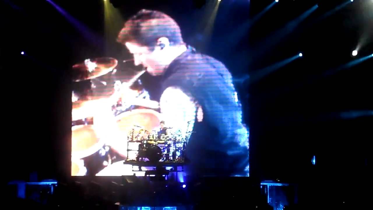 Nickelback "Drum Solo" Live - YouTube