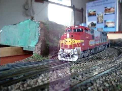 5 GE DASH 8-40BW ATSF BNSF ATLAS MASTER - FERROMODELISMO DCC HO - YouTube