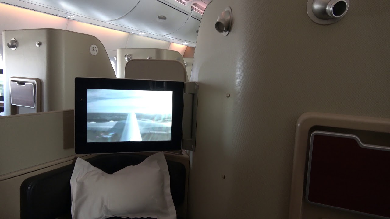 A380-800 Qantas QF11 take-off from Sydney Kingsford Smith Airport - YouTube