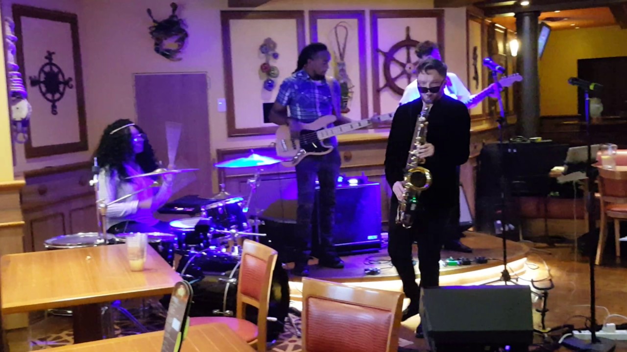 Sweet Spot Carnival Cruise Line 10/29/2016 in Red Frog Lounge - YouTube