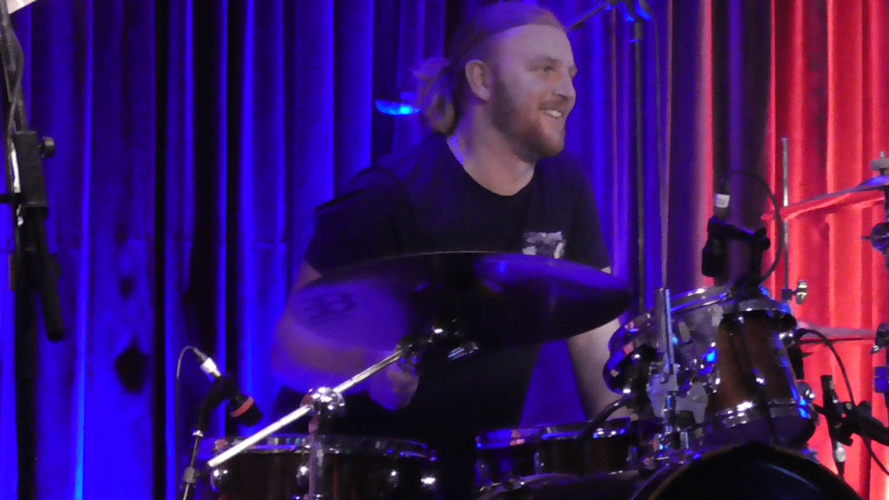 Col Finley - Rich With Friends - Tamworth CMF 2020 - YouTube