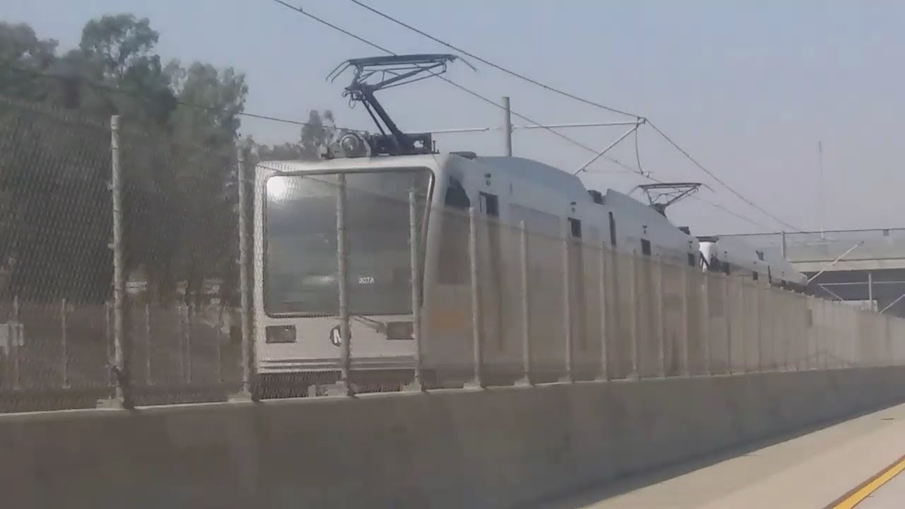 Metro Green Line on The I-105 Freeway - YouTube