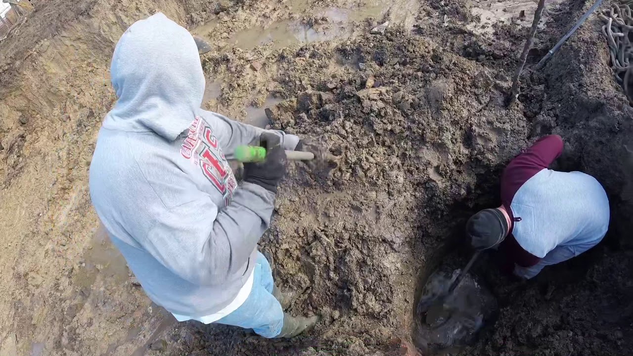 Privy digging a wonderful Memphis privy pt1 - YouTube