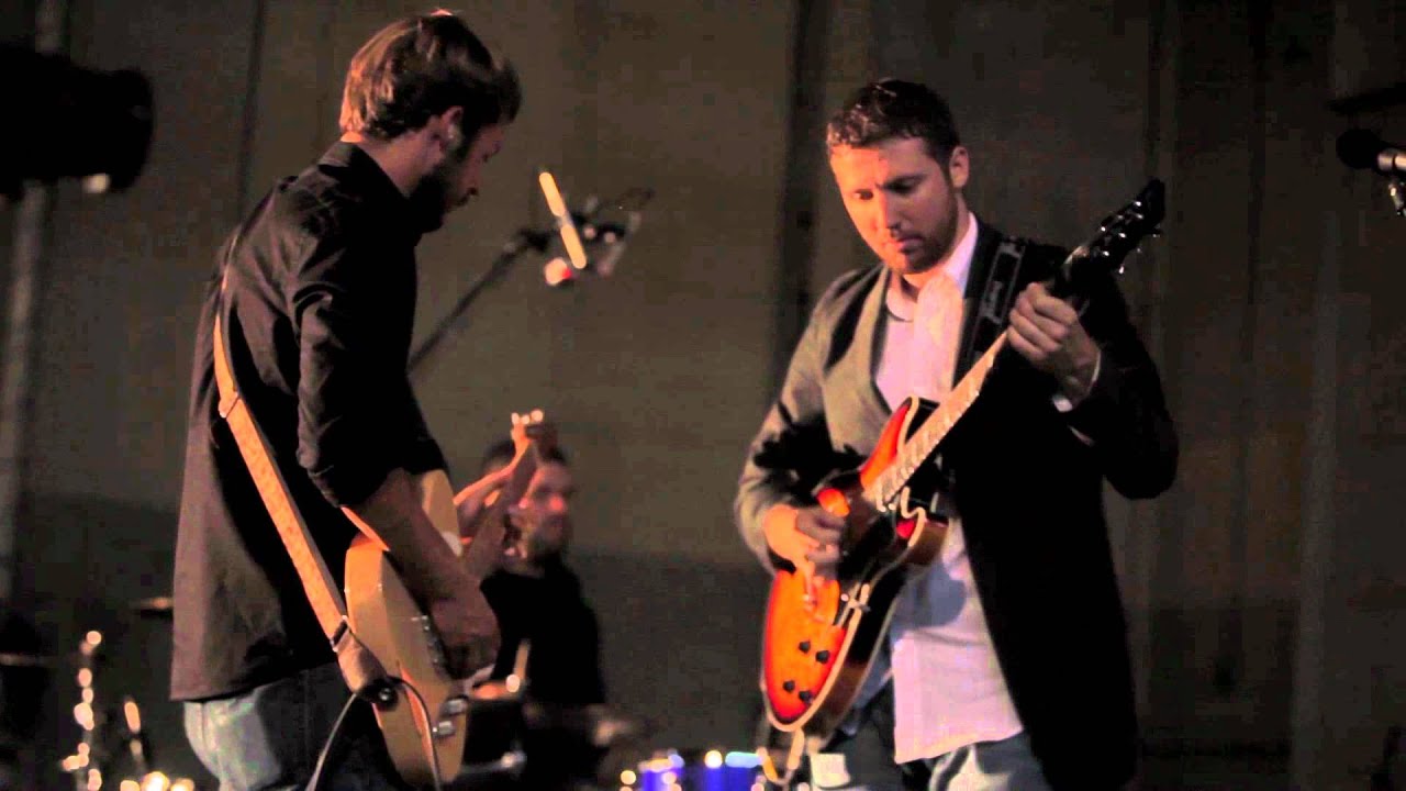 MiZ - Diamonds On The Soles Of Her Shoes (Paul Simon Cover) - YouTube